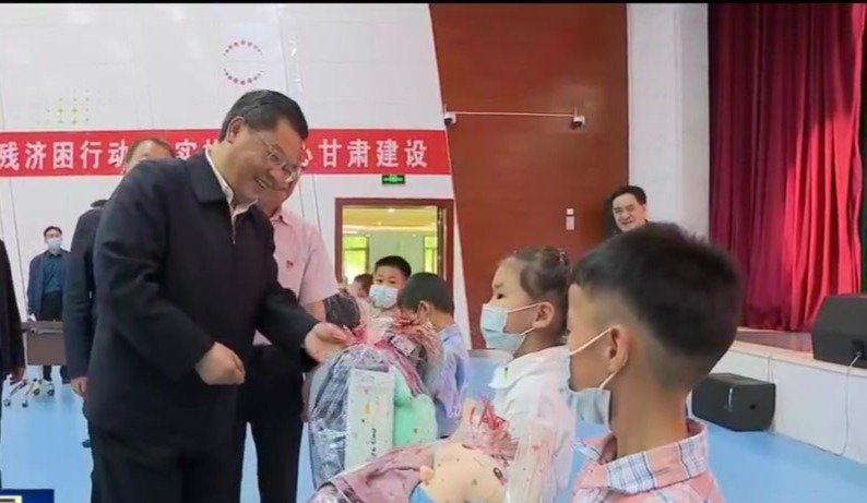 用爱心和真情为孤残儿童撑起一片天凤凰网视频凤凰网