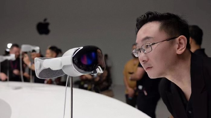 陆川“前方播报”Vision Pro真实体验：我明白了什么是“苹果亲手颠覆苹果”_凤凰网