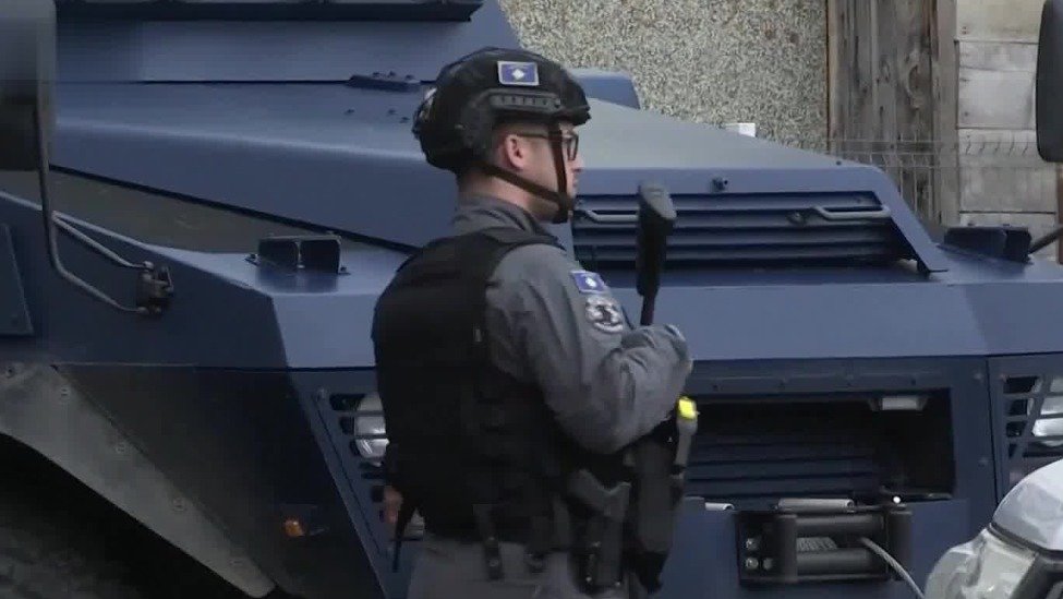 塞尔维亚和科索沃就科警察越境被捕各执一词，欧美促降温 凤凰网资讯 凤凰网