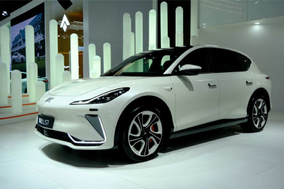 智己LS7全新款车型上市，售价28.98-30.98万元_凤凰网