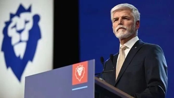 捷克总统提议“严格监视俄罗斯人”，“像二战时美国对日本人那样”_凤凰网