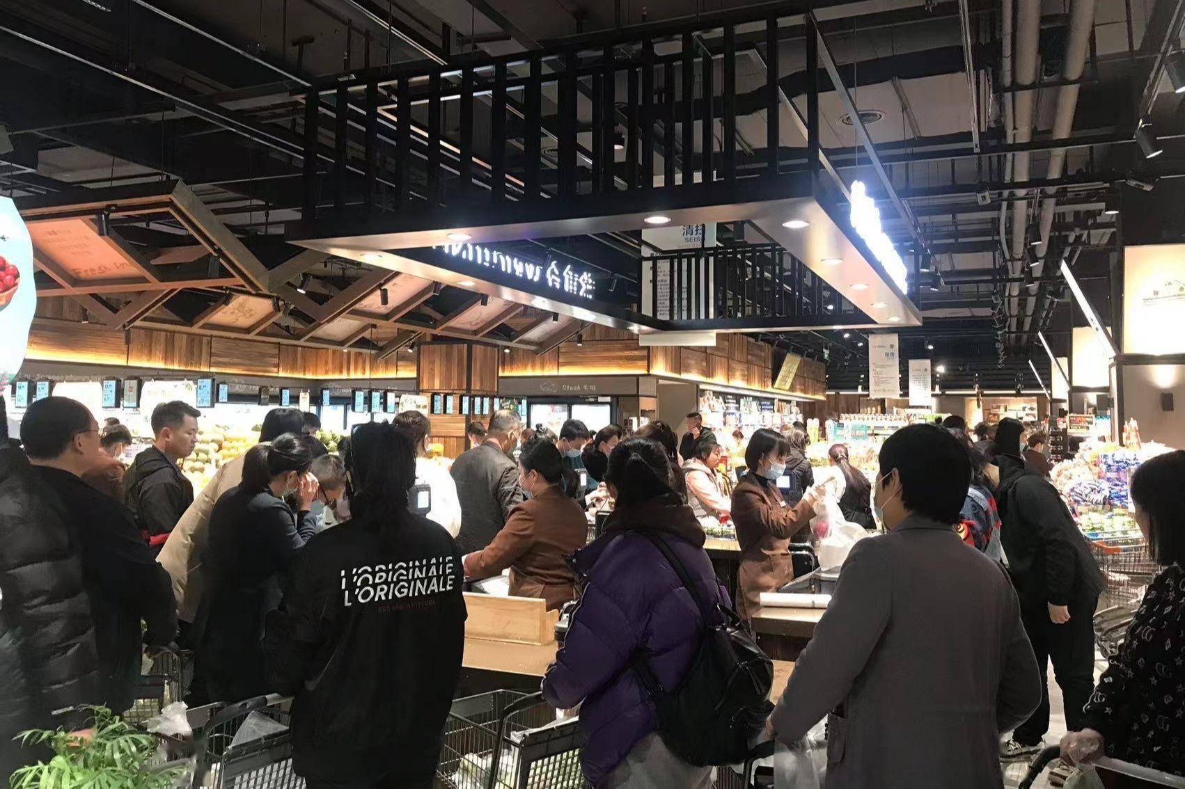 顾客与员工起争执，胖东来调查2次写8页报告：给予员工5000元精神补偿 凤凰网