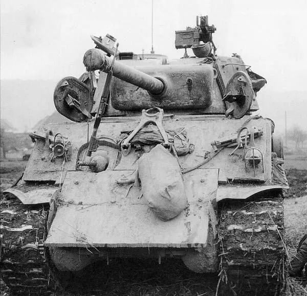 跨越两次战争的坦克：美军M4A3E8“谢尔曼”坦克_凤凰网