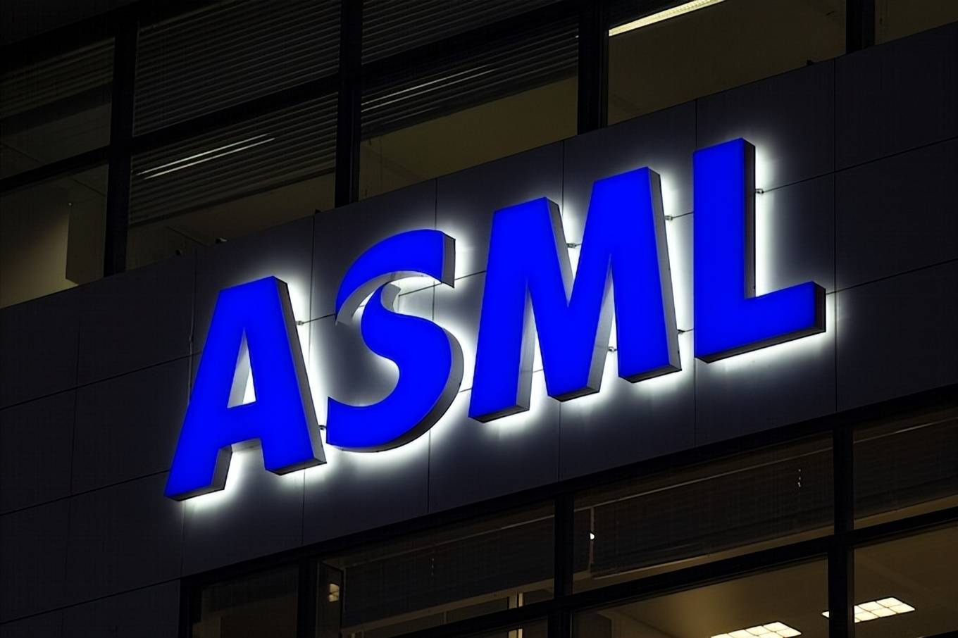 为规避禁令，向中国推出特别版DUV光刻机？荷兰2万亿巨头回应_凤凰网