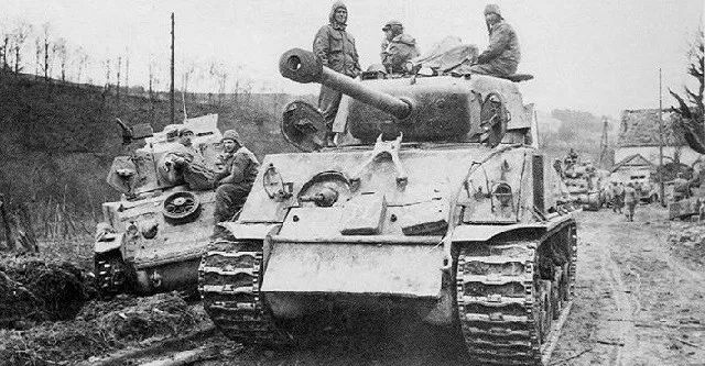 跨越两次战争的坦克：美军M4A3E8“谢尔曼”坦克_凤凰网