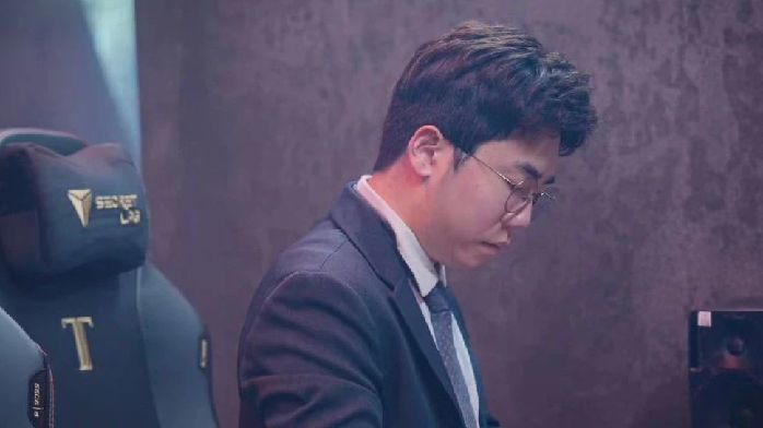 对话JDG Homme：电竞教练既是“军师”亦是“老师”_凤凰网