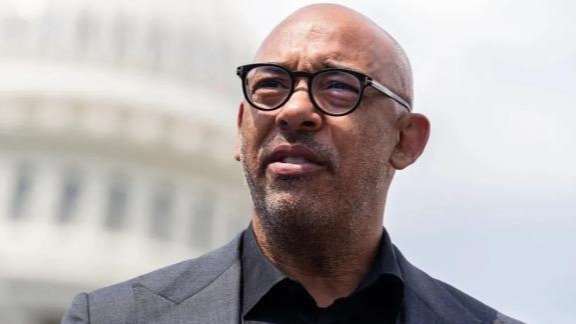 格莱美CEO解释AI新规：愿意接纳新技术 包含AI要素作品也可获提名_凤凰网