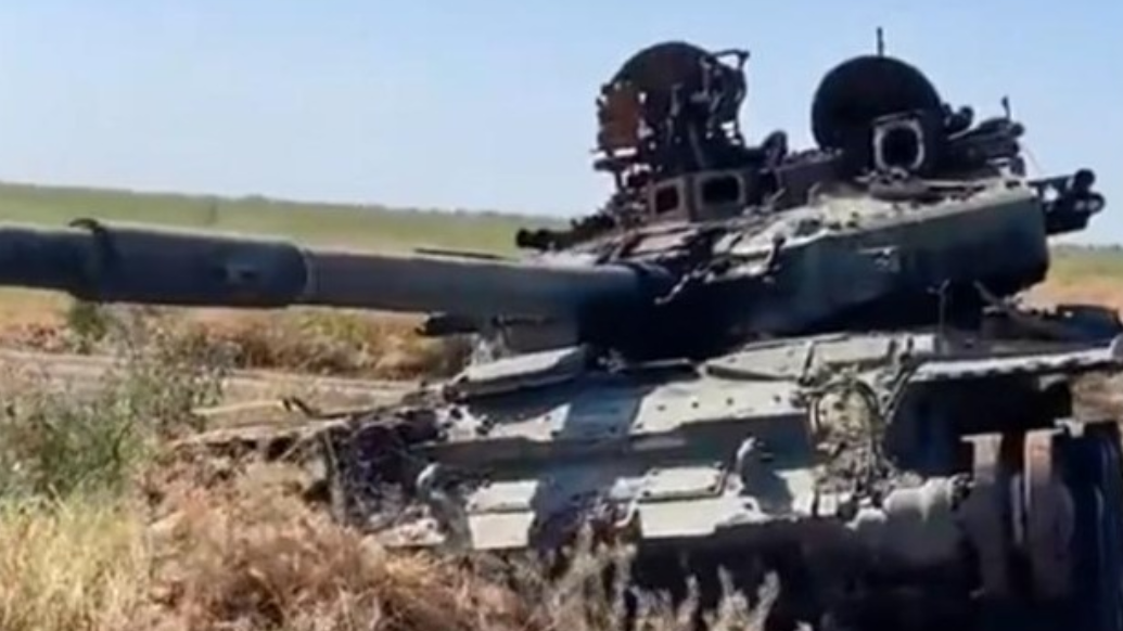 俄军T90和T62编队进攻 同时被摧毁！_凤凰网