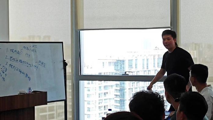 「PUA教父」结婚了_凤凰网