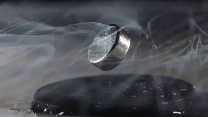 华中科技大学博士成功首次验证 合成了可以磁悬浮的LK-99晶体_凤凰网科技_凤凰网