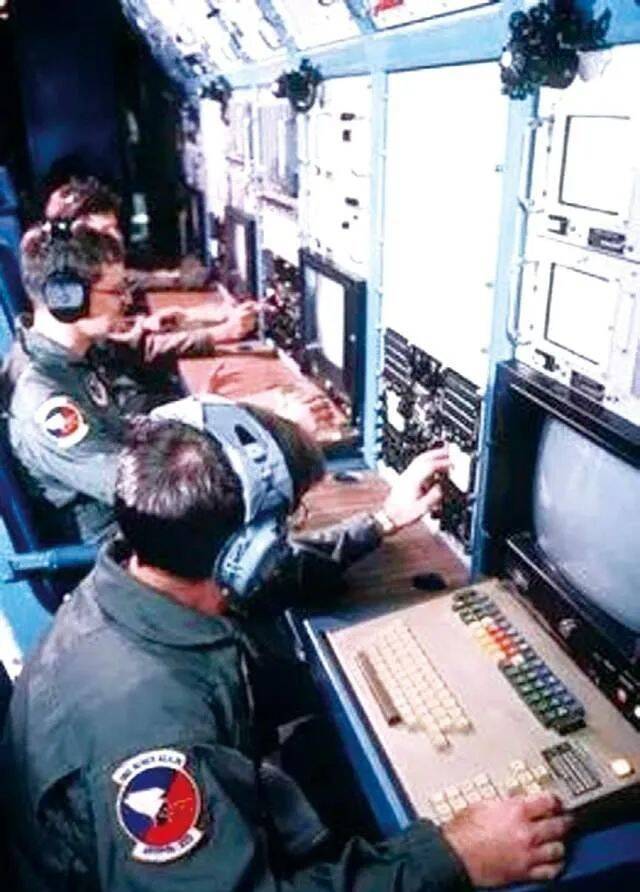 美军新一代电子战飞机EC-37B首飞_凤凰网