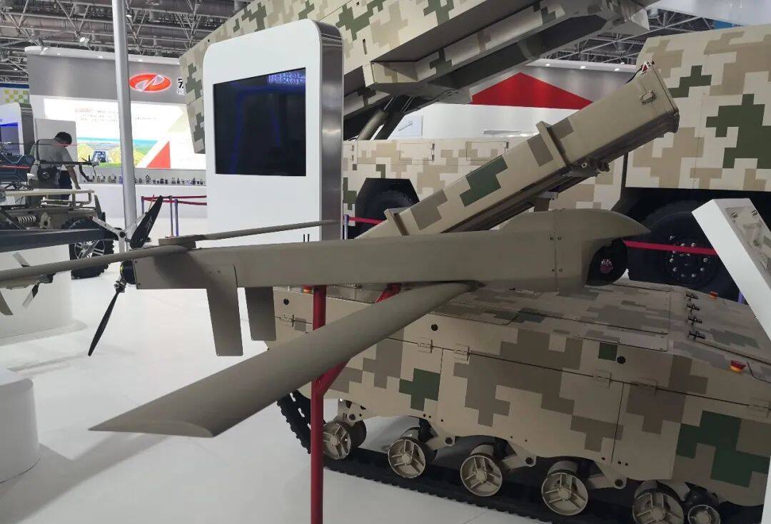 巡飞弹+无人车 珠海航展上的“暗刃”无人车载巡飞弹系统_凤凰网