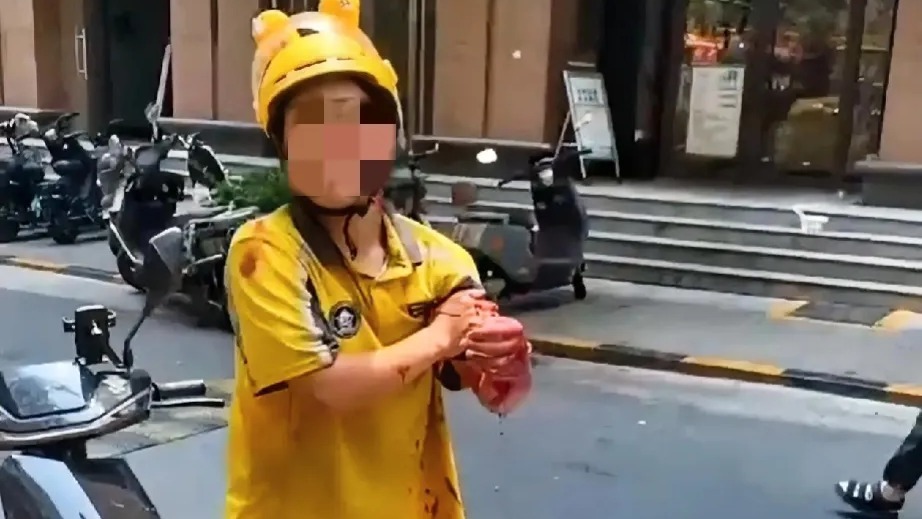 外卖员与商家发生冲突，胳膊被砍伤凤凰网视频凤凰网