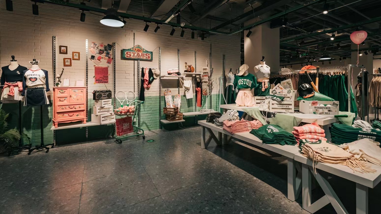 DISCUS MART“空降”长沙 辣妹街舞快闪诠释花样青春凤凰网湖南_凤凰网