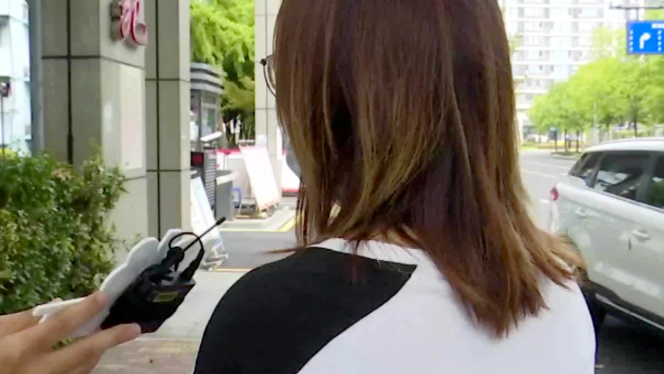 房东溜进房间被监控直播，女子看后人 麻了”凤凰网视频凤凰网