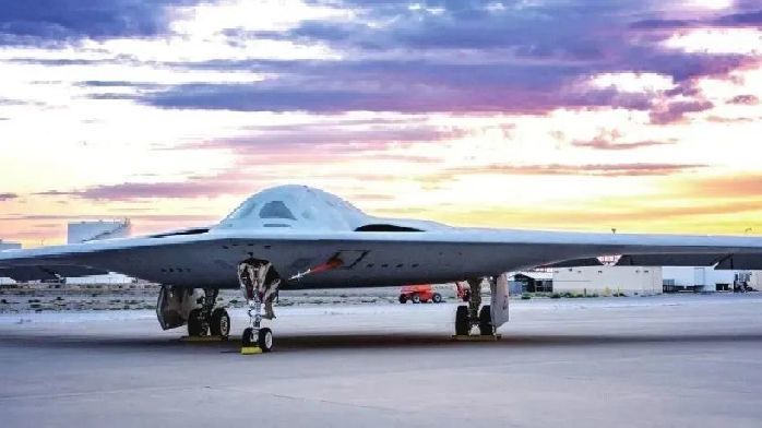 美空军和诺格公司公布B-21最新照片，透露其真实性能和战力_凤凰网