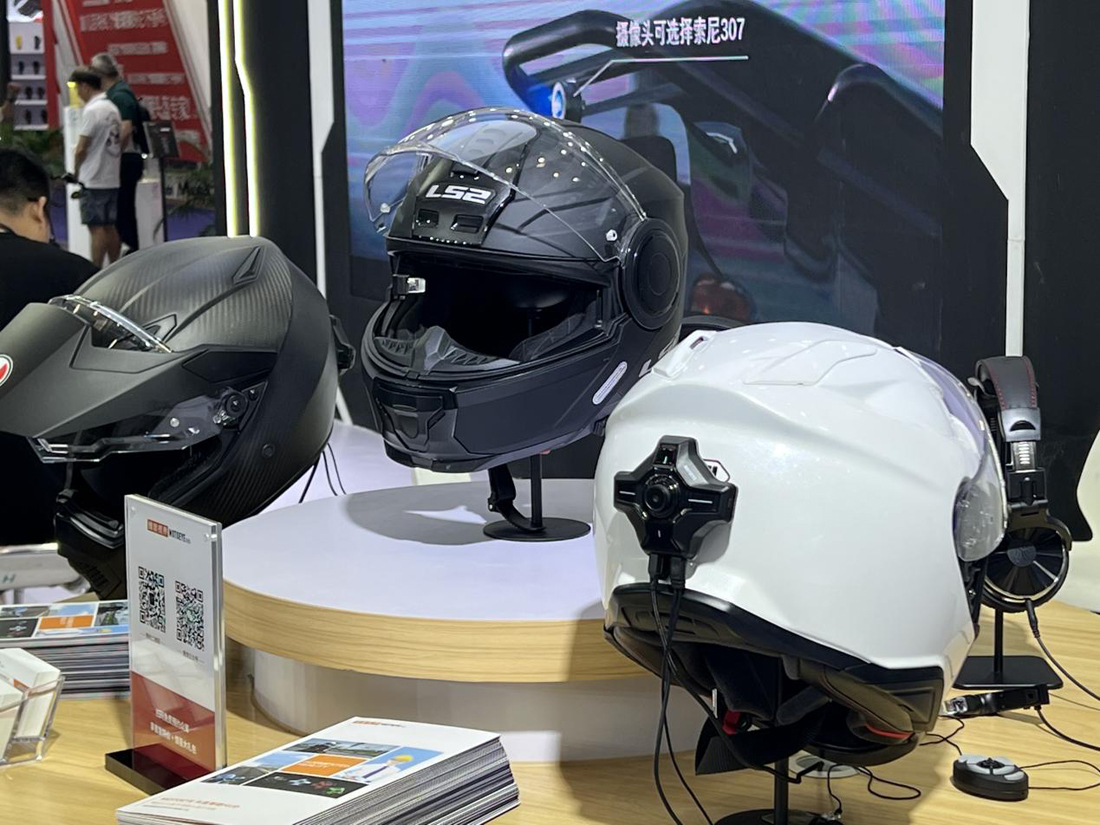 “骑行黑科技” MOTOEYE 新一代头盔智能HUD 亮相重庆摩博会，让人眼前一亮凤凰网湖南_凤凰网