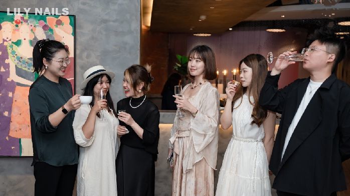 美甲和艺结合术再添佳作，LILY NAILS不愧为“商场里的艺术馆”_凤凰网区域_凤凰网