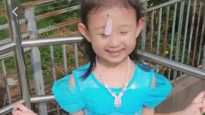 上海4岁女童海滩走失父亲发声：取东西花了12分钟，没想到孩子不见了凤凰网视频凤凰网