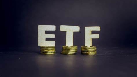 沪指失守3000点，新能源、黄金等相关ETF逆势走强_凤凰网