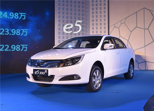 赵长江：2015年比亚迪e5就是800V电压平台、比保时捷还早_凤凰网