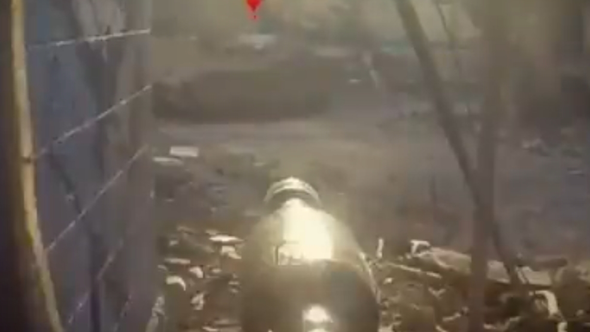 哈马斯发布加沙巷战视频：肩扛火箭筒摧毁以军坦克_凤凰网视频_凤凰网