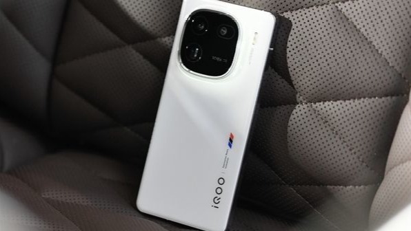 iQOO 12系列来了，产品经理：Pro版比友商Pro更好_凤凰网