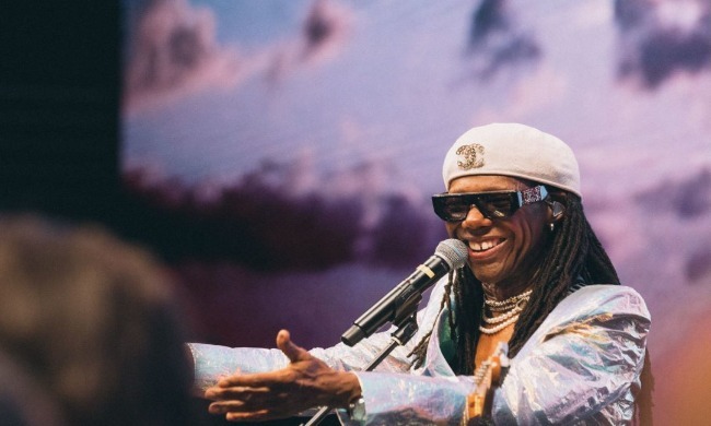 Nile Rodgers与CHIC秀后带来精彩表演_凤凰网