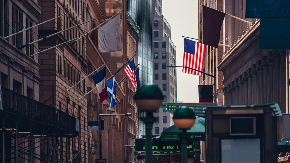 高瓴HHLR Q3持仓：重仓中概股 增持微软、亚马逊 建仓特斯拉_凤凰网