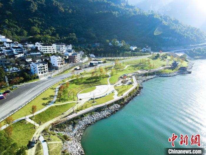 三峡旅游公路：车在景中行 人在画中游凤凰网湖北_凤凰网