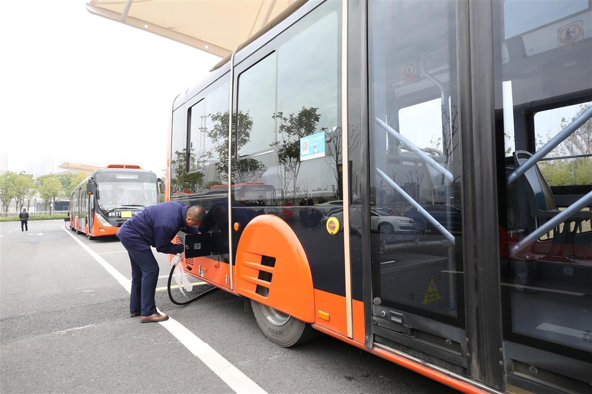 好消息！武汉东站西广场可在地下坐公交了凤凰网湖北_凤凰网