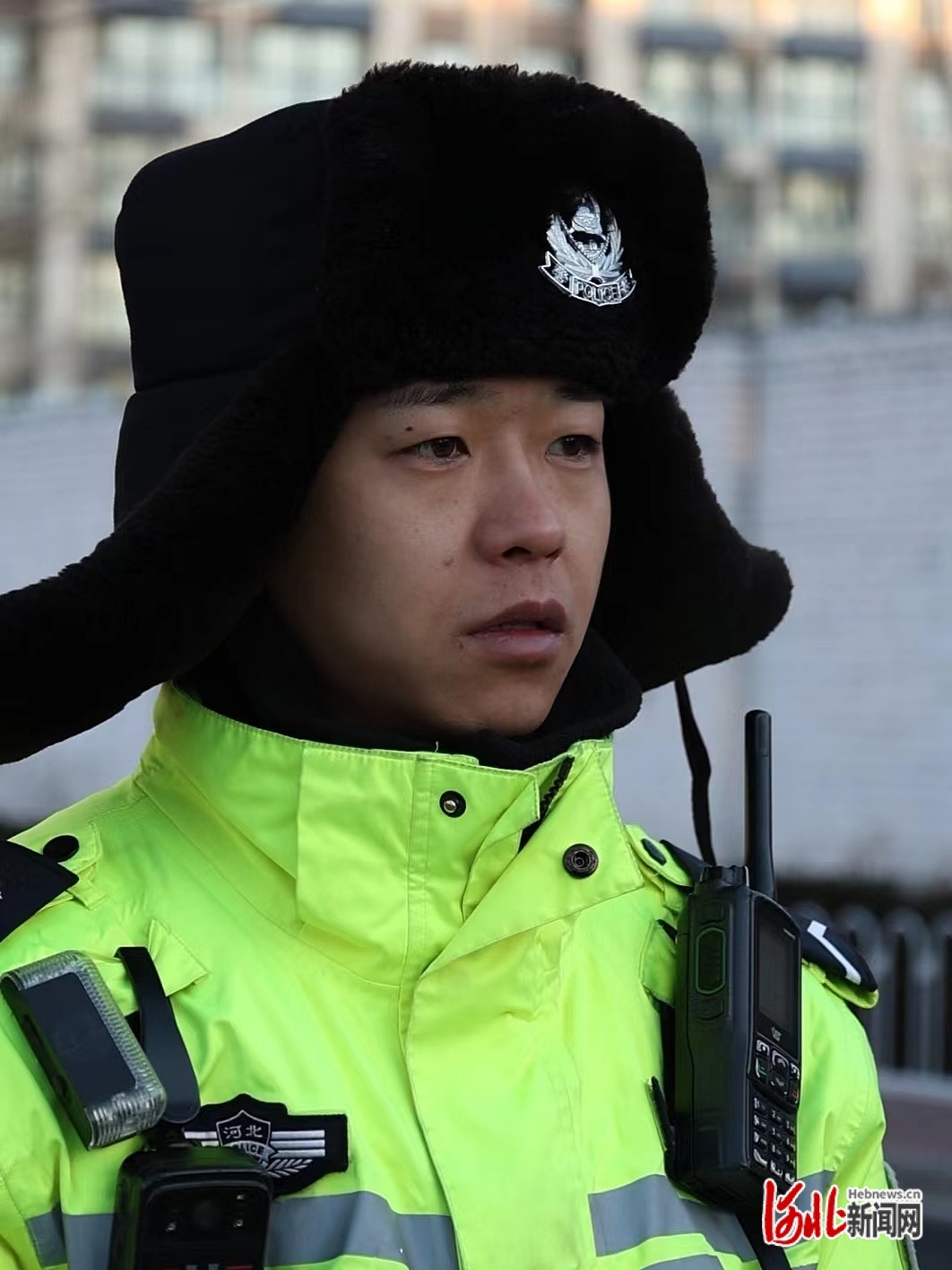 河北暖心辅警两年多护送学生过马路走红网络凤凰网河北_凤凰网