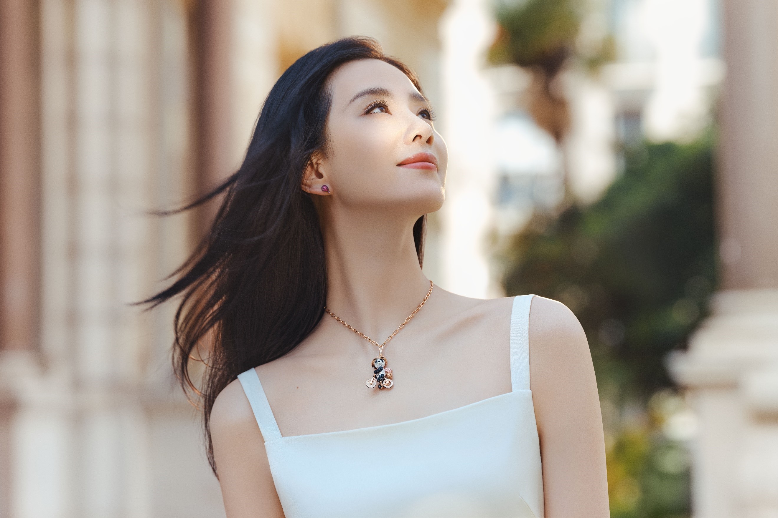 时尚COSMO-艺术探新灵感 一场与Bo Bo系列的浪漫邂逅