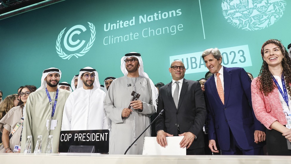 COP28达成历史性协议，“摆脱化石燃料”首次写进文本_凤凰网