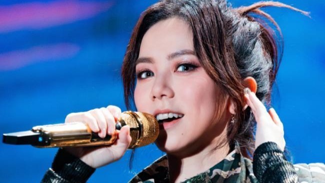 G.E.M.邓紫棋巡演首站广州 连唱三天体育场创纪录_凤凰网