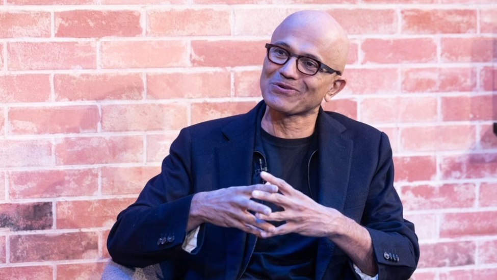 微软CEO首次回应市值超苹果，还提到了对OpenAI的依赖和控制_凤凰网