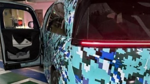 极氪“CM2E”谍照曝光，为极氪旗下的第二款MPV车型_凤凰网