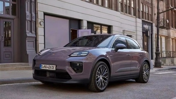 保时捷也逃不了分体灯 Macan纯电版官图泄露：尾部像问界M5_凤凰网