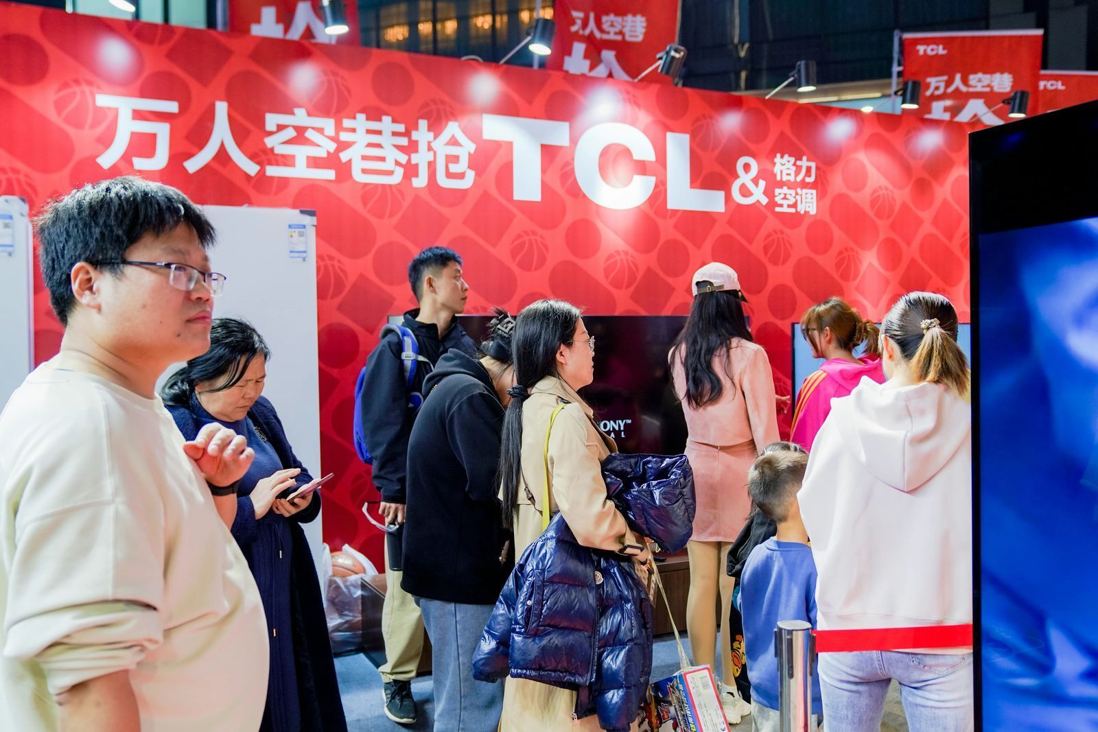 梦幻联动！TCL格力CBA郑州万人空巷抢电器启动，在一起才是真国潮凤凰网河南_凤凰网