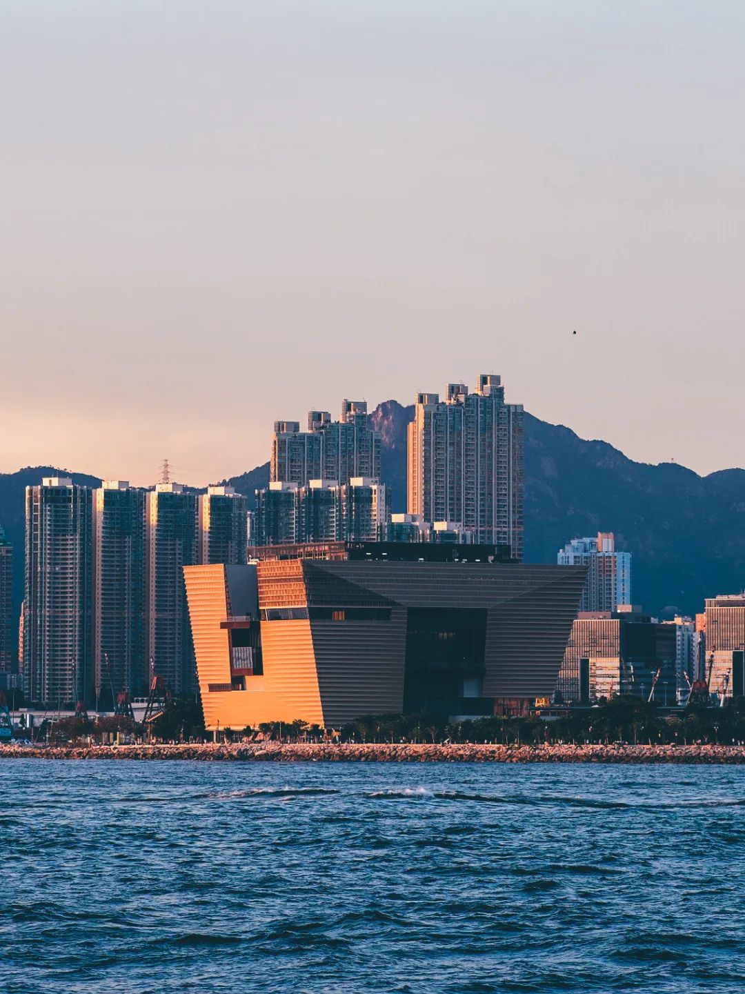 ABHK开幕，艺术圈把香港好玩的都扒出来了_凤凰网