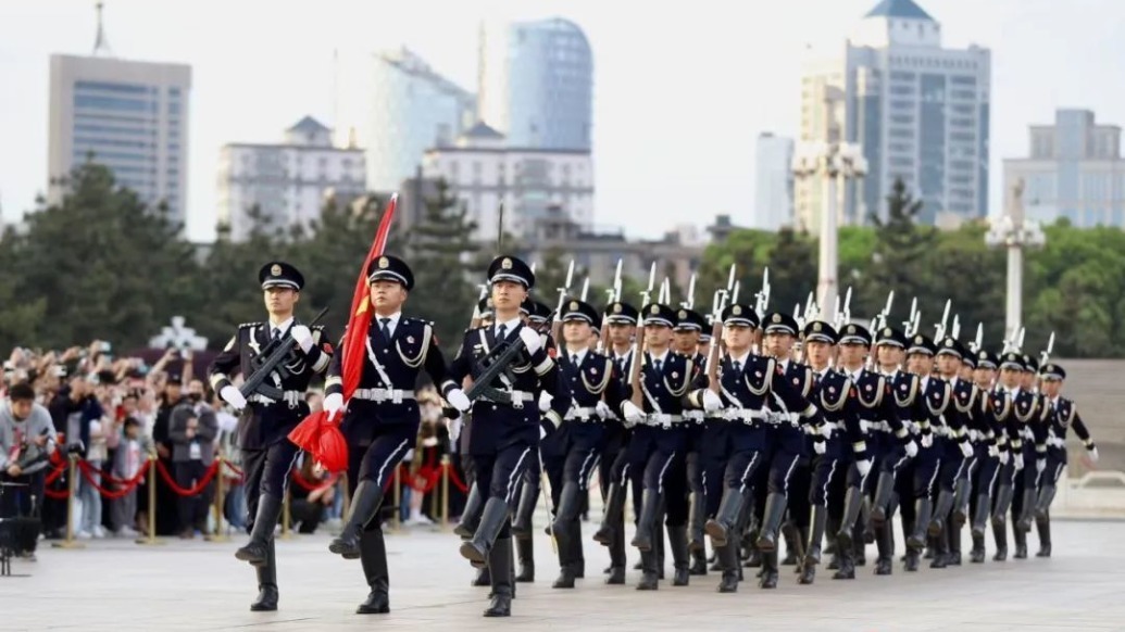 4月1日清晨 南昌八一广场举行升国旗活动（图）凤凰网江西_凤凰网