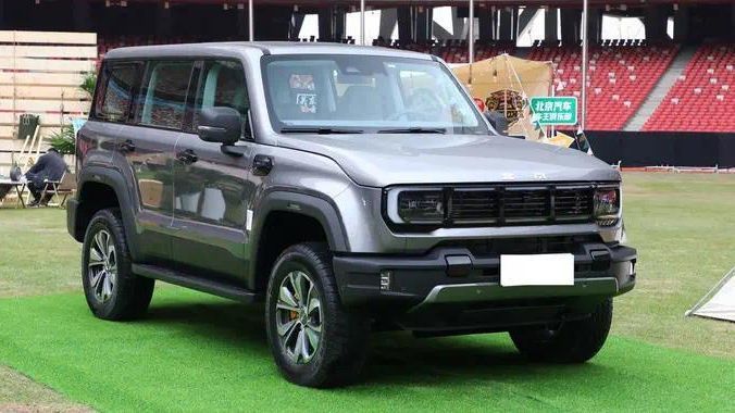 售价18.98万元，全新北京BJ40刀锋英雄版上市，车顶可拆卸_凤凰网