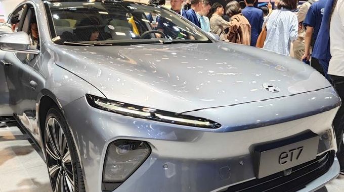 顶配涨1万！蔚来新ET7售42.8-51.6万元 配置升级_凤凰网