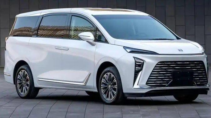 女子买别克GL8新车，发现前挡风玻璃疑似更换，4S店称是厂家更换_凤凰网