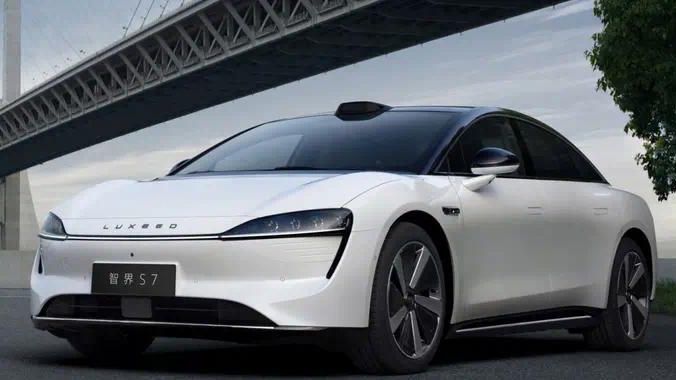 正面硬刚，智界S7和小米SU7相比，谁更值得买？_凤凰网