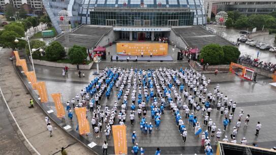九江都昌县举办纪念五四运动105周年健身跑暨青年先行文化艺术节活动凤凰网江西_凤凰网