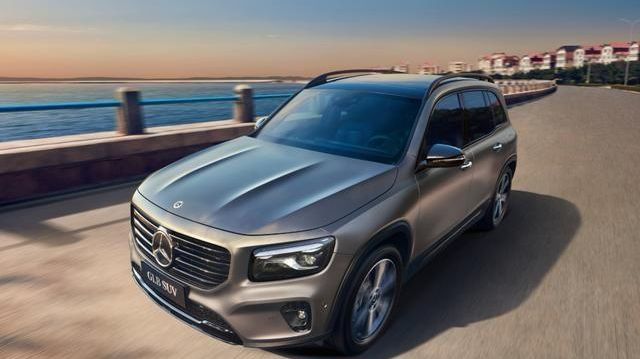 新款奔驰GLB上市：配置微调，价格不动，31.19万起售_凤凰网