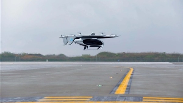 2吨级电动垂直起降！峰飞V2000CG完成特许飞行：10分钟从市区到机场_凤凰网