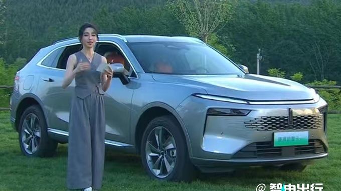 加7千买四驱版！魏牌新摩卡Hi4售23.88万 性能更强_凤凰网