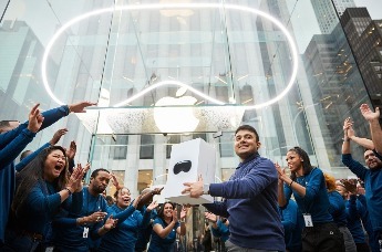 全球最大Apple Store每个人都去过？我们和苹果线上零售负责人Karen聊了聊_凤凰网